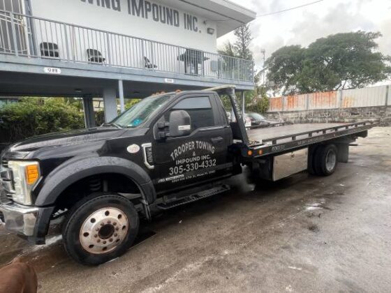 Flatbed tow truck ( Bad Engine ) Ford F550 wrecker rollback | MiamiCars.com